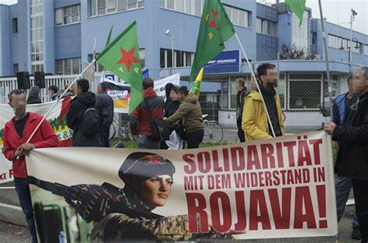 Voices • Aktive Achse des Bösen